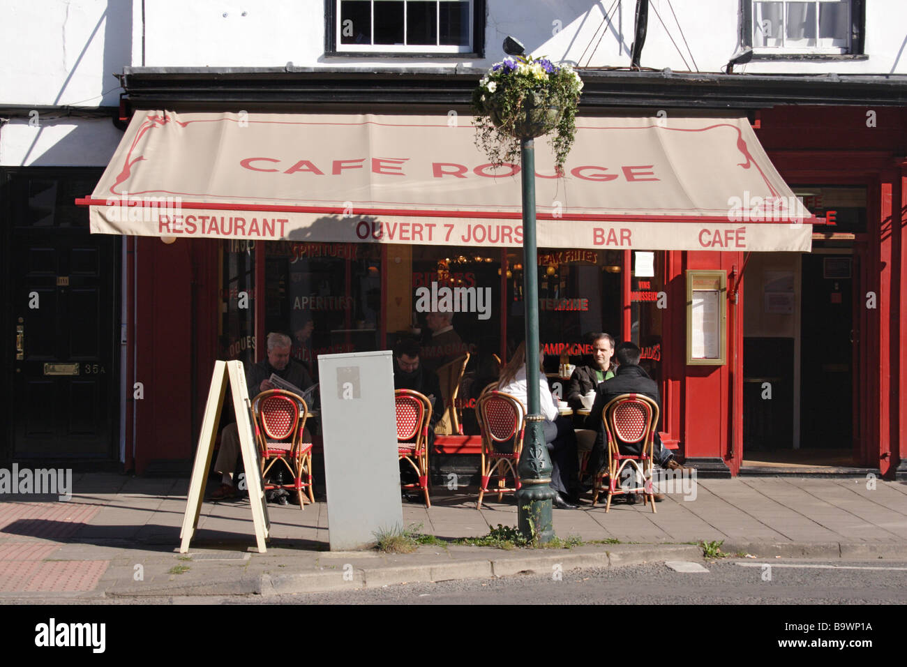 Cafe rouge hi-res stock photography and images - Alamy