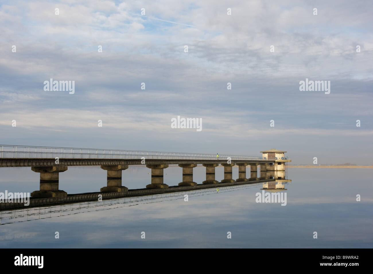pier at Queen Mother Reservoir, Datchet, Berkshire, England Stock Photo ...