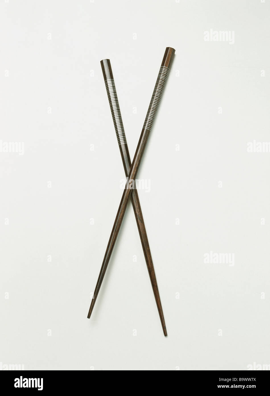 Crossed chopstick hi-res stock photography and images - Alamy