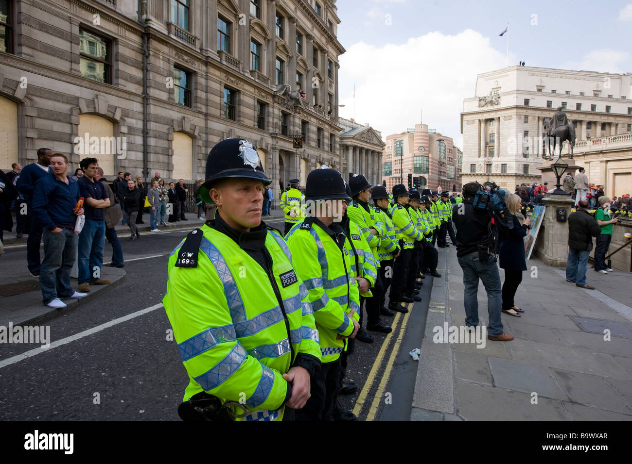 police line up at the G20 demonstration outside the Bank of England ...