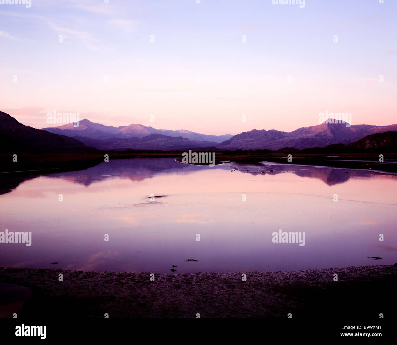 The mountains of Snowdonia at sunset from the Cob, Porthmadog. Wales ...