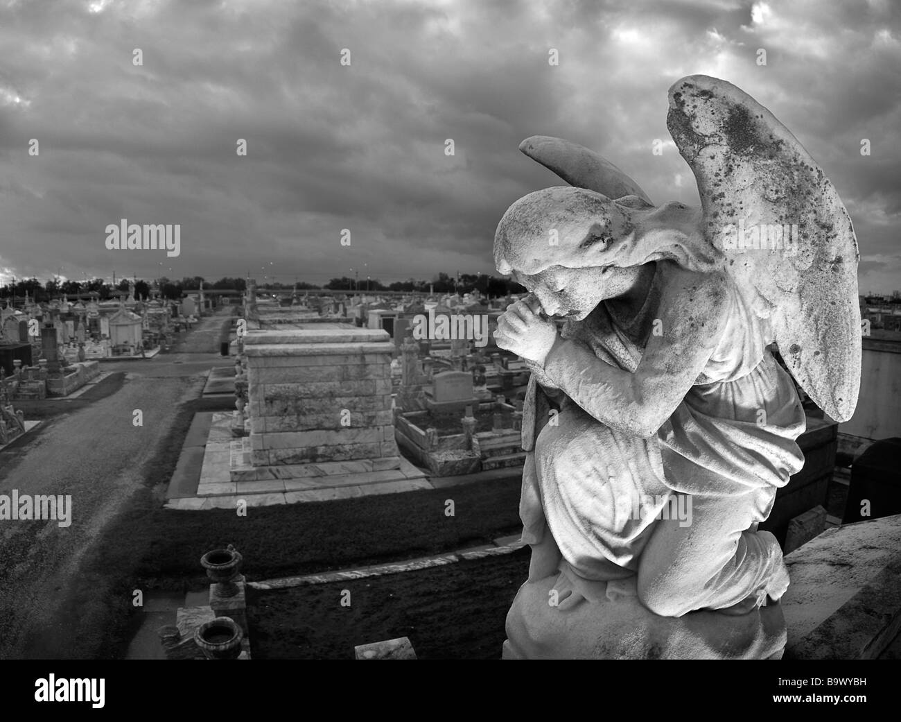 Praying Statue Cemeteryscape Stock Photo - Alamy