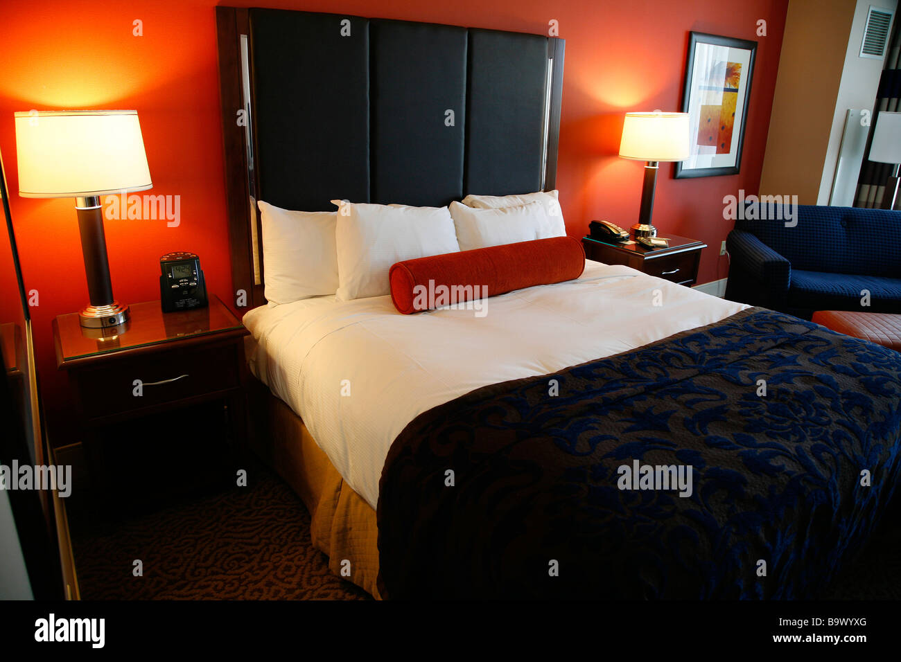 Generic hotel bed room with clean freshly made king bed Stock Photo - Alamy