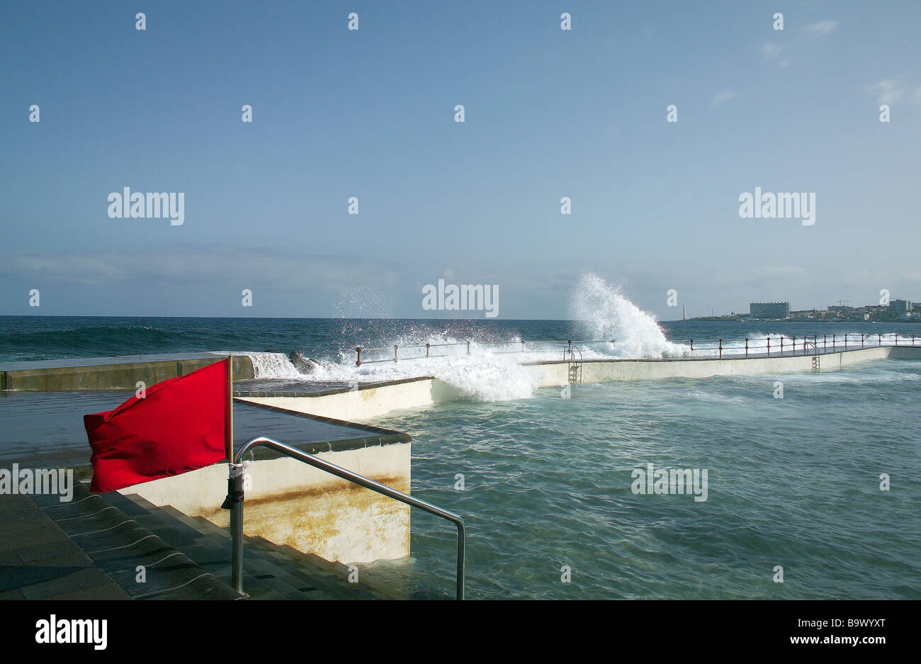 Pool demarcation hi-res stock photography and images - Alamy