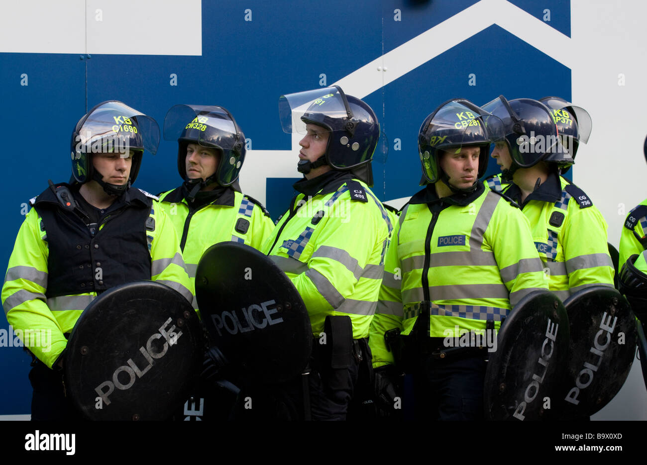 Uk policeman hi-res stock photography and images - Alamy