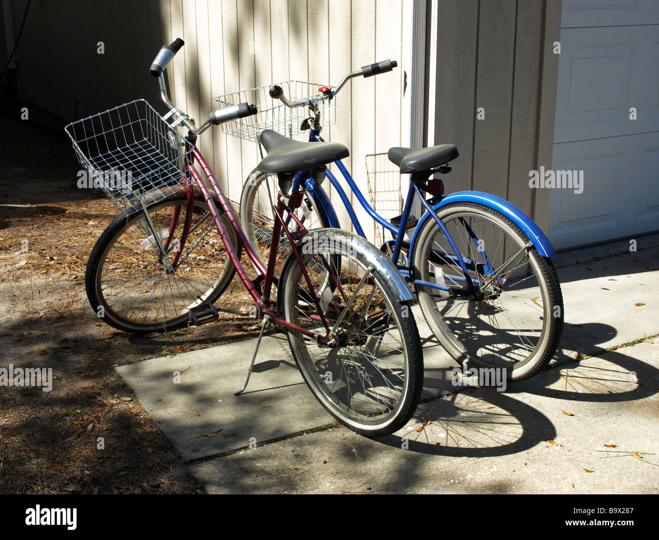 Blue bikes hi-res stock photography and images - Alamy