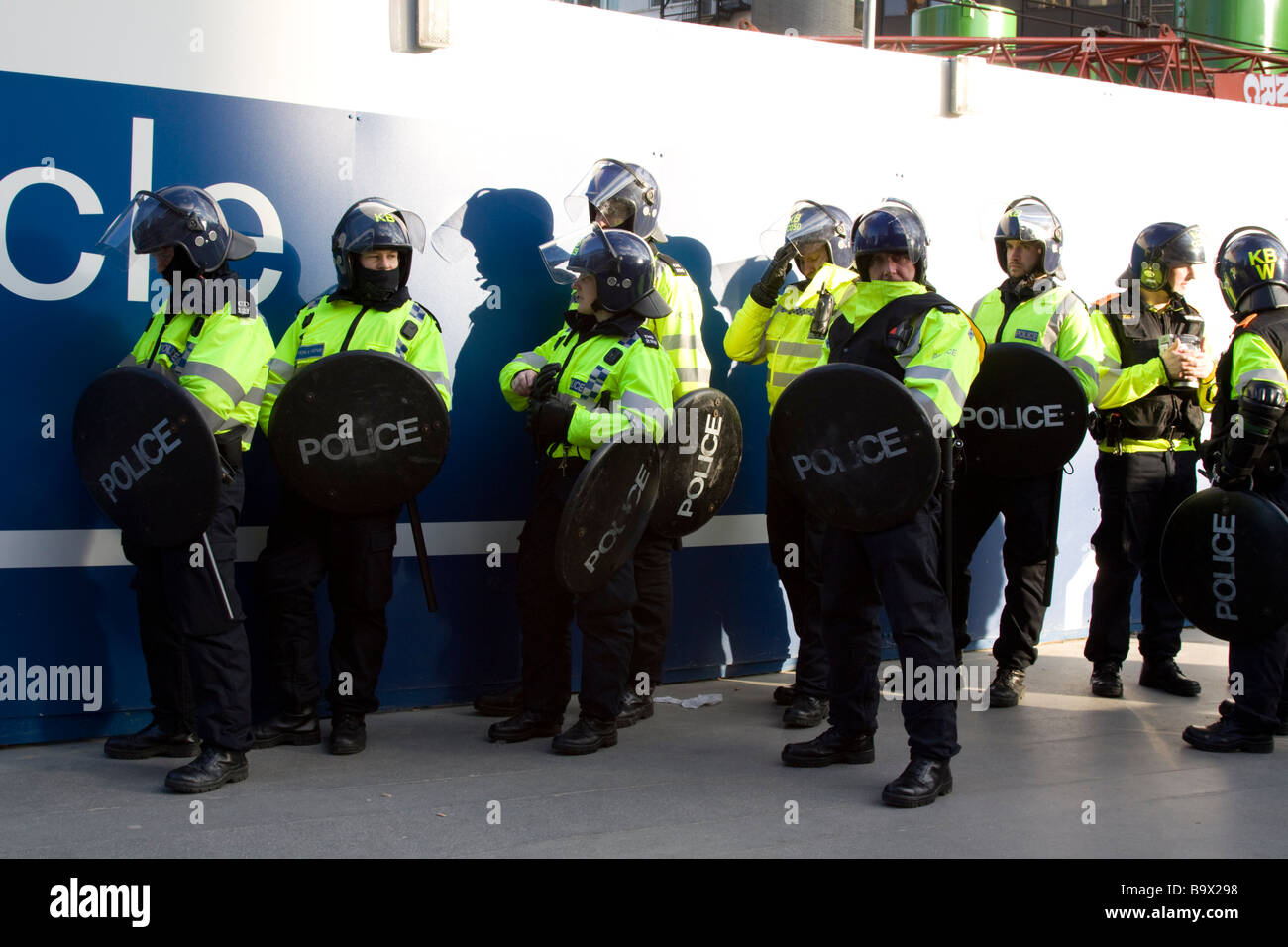 Uk policeman hi-res stock photography and images - Alamy