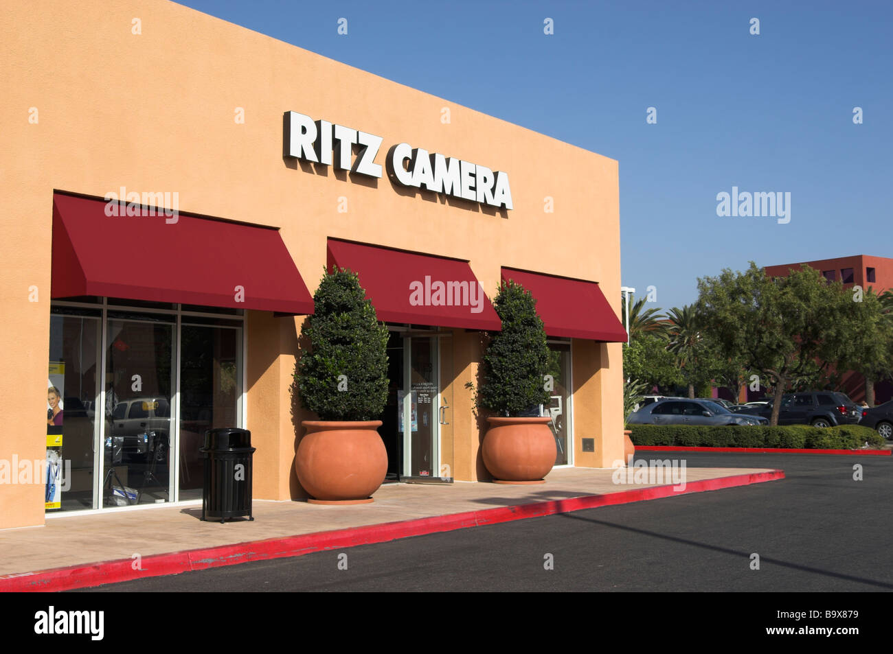 Ritz camera store Stock Photo - Alamy