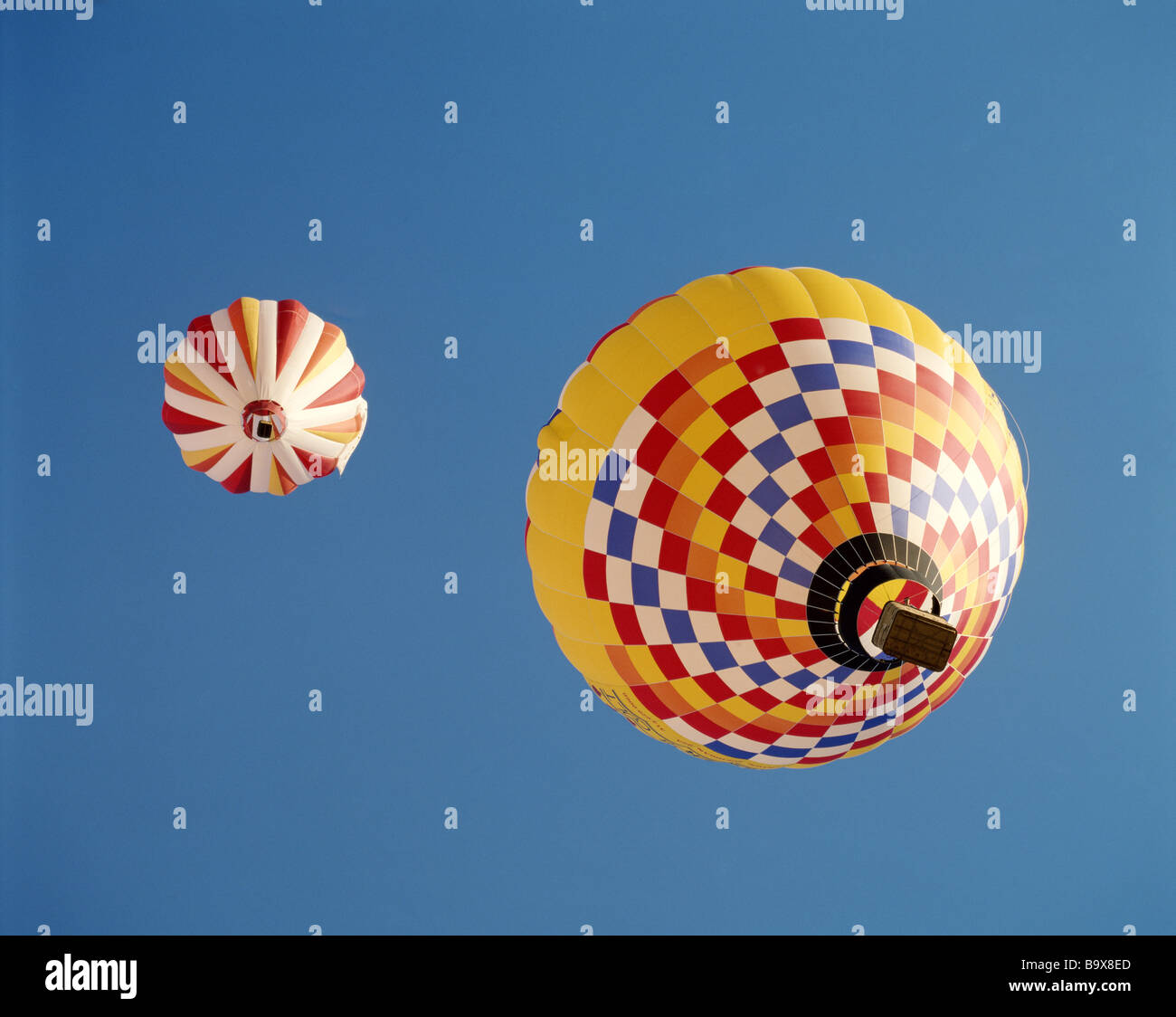 Two different coloured balloons hi-res stock photography and images - Alamy