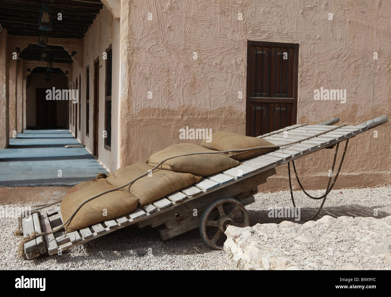 Handcart hi-res stock photography and images - Alamy
