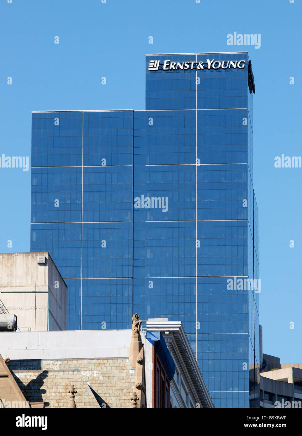 Office tower ernst young hi-res stock photography and images - Alamy
