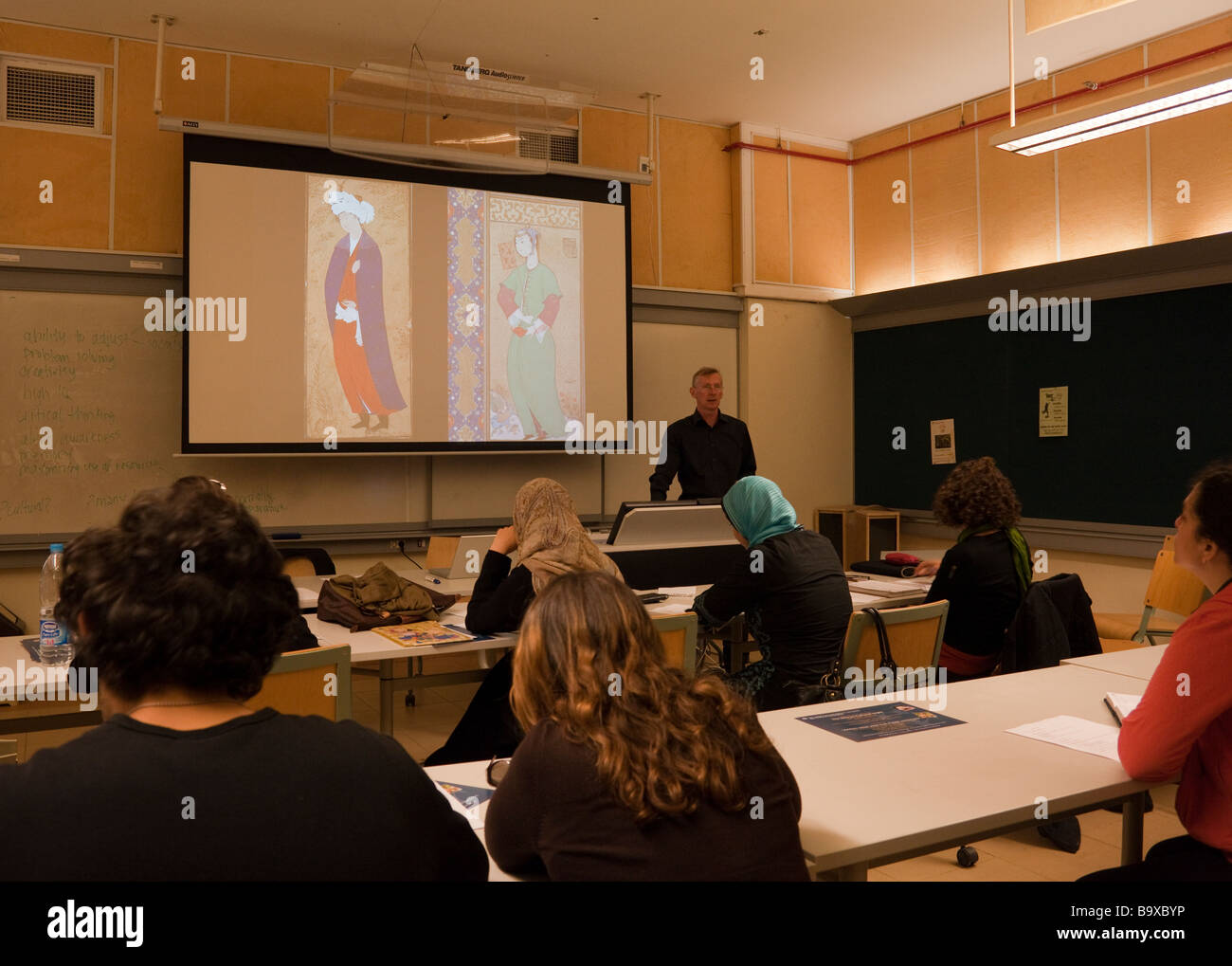 proessor lecturing to class, American University in Cairo, Egypt Stock ...