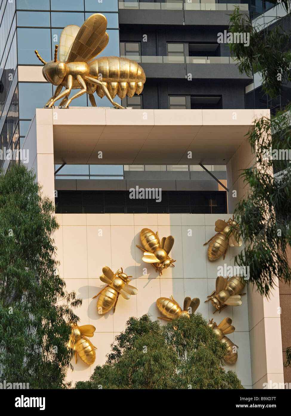 ART INSTALATION QUEEN BEE ON THE EUREKA BUILDING SOUTHBANK MELBOURNE ...