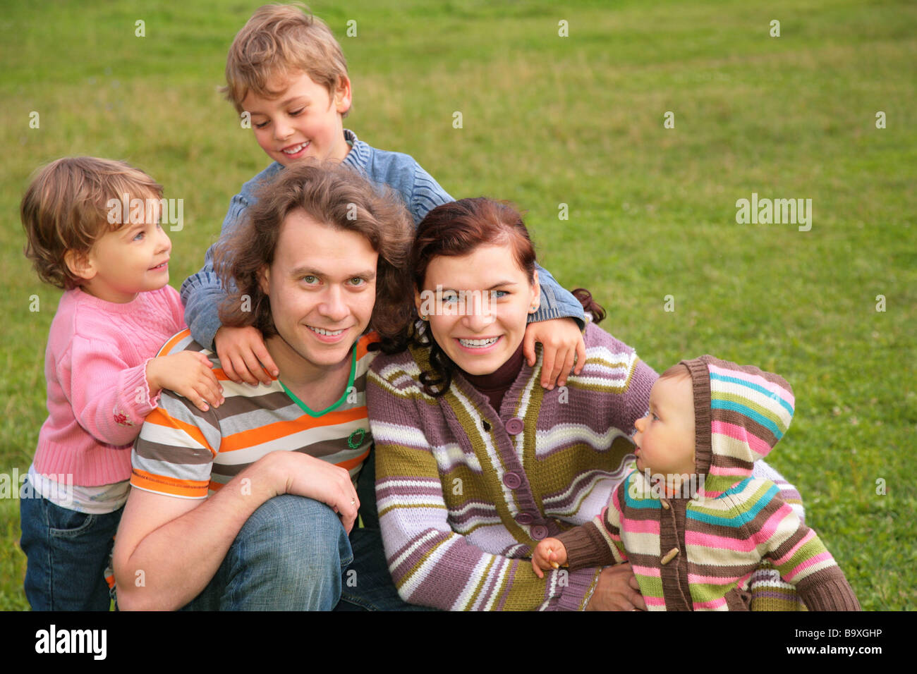 family of five outdoor Stock Photo - Alamy