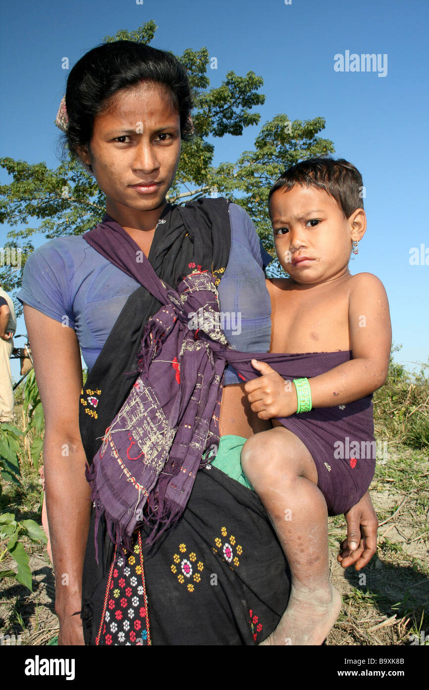 Indian rural villager woman carrying hi-res stock photography and images - Alamy