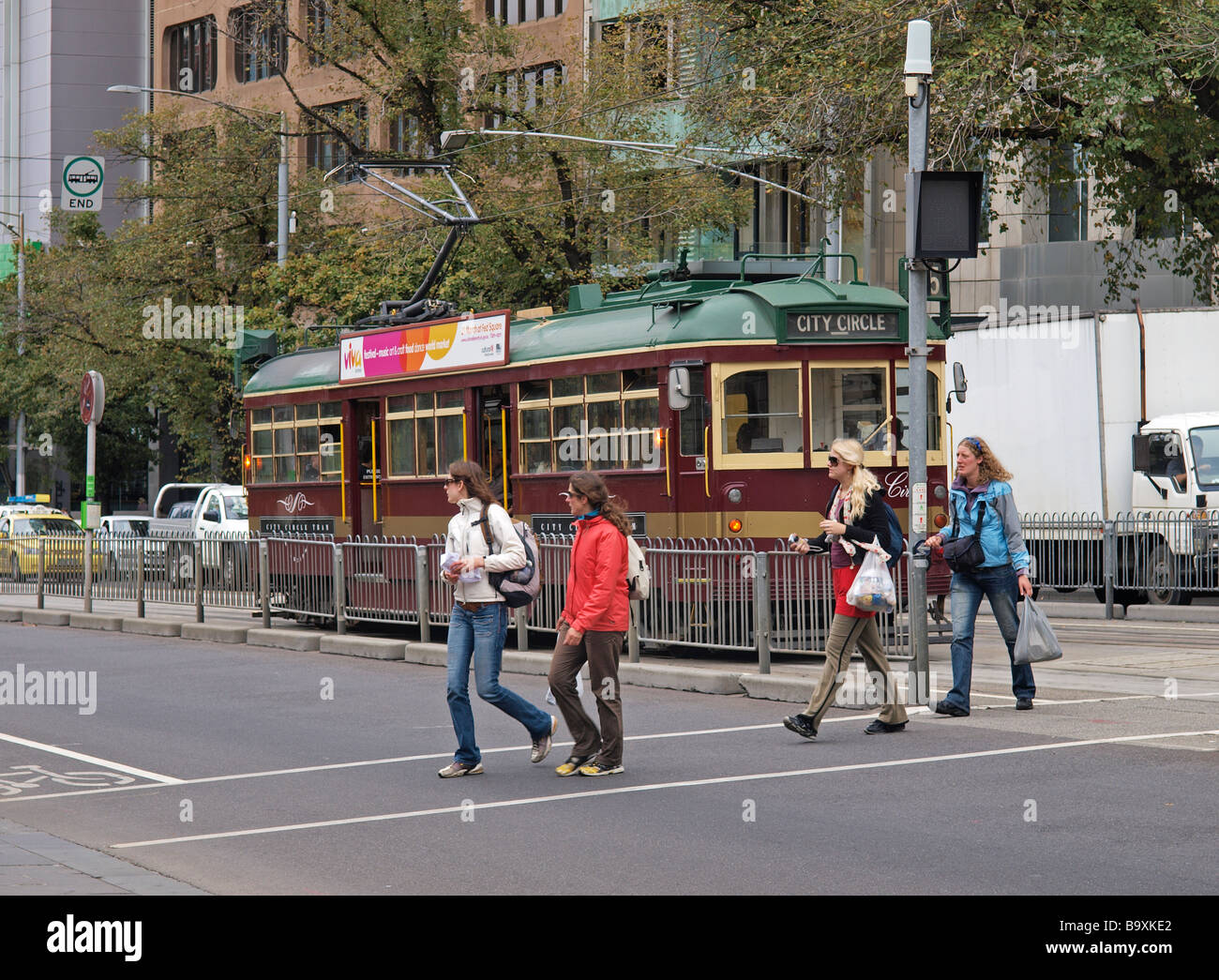 CITY CIRCLE TRAM AT STOP WITH PASSENGERS CROSSING ROAD ON SPRING STREET ...