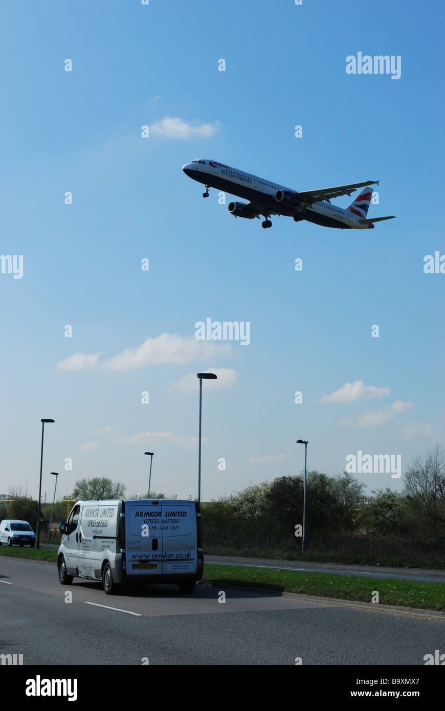Airplane landing at Heathrow Airport above motorway Stock Photo - Alamy