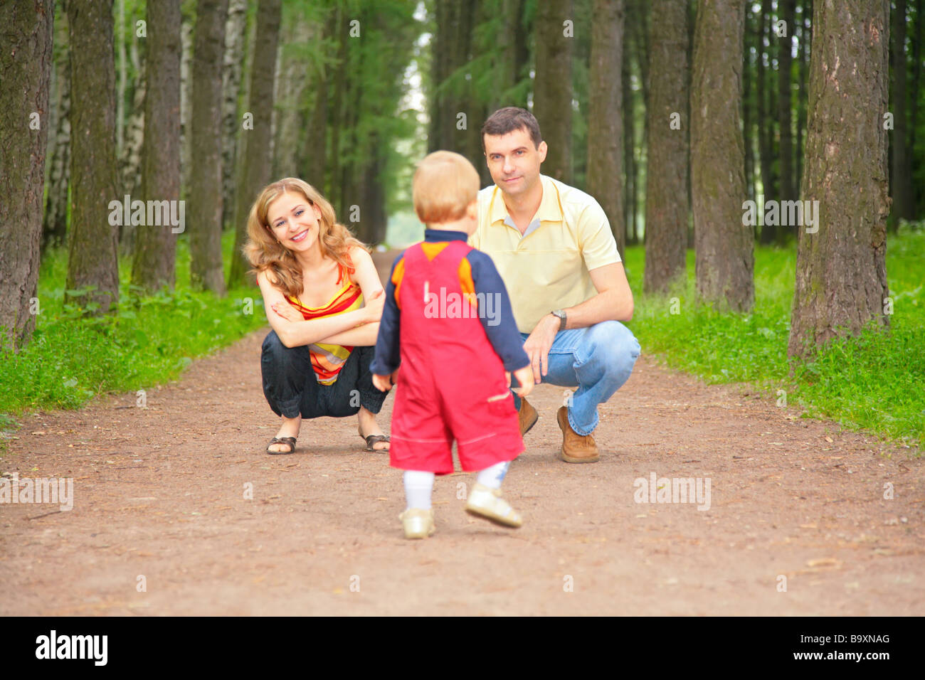 child goes on track to parents Stock Photo - Alamy