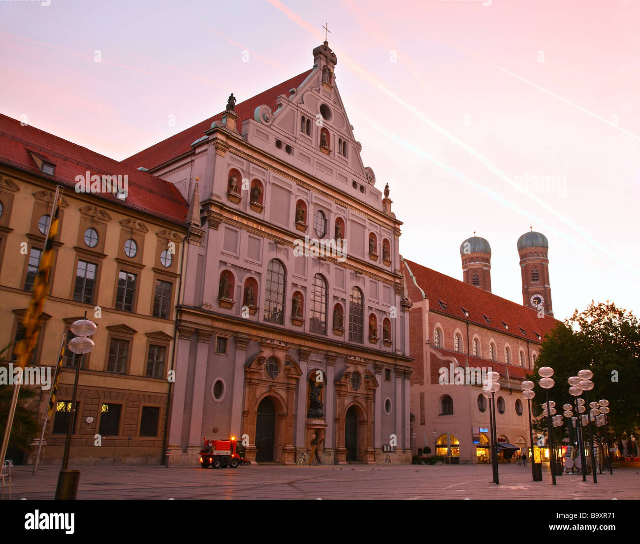 Visit in the evening hi-res stock photography and images - Alamy