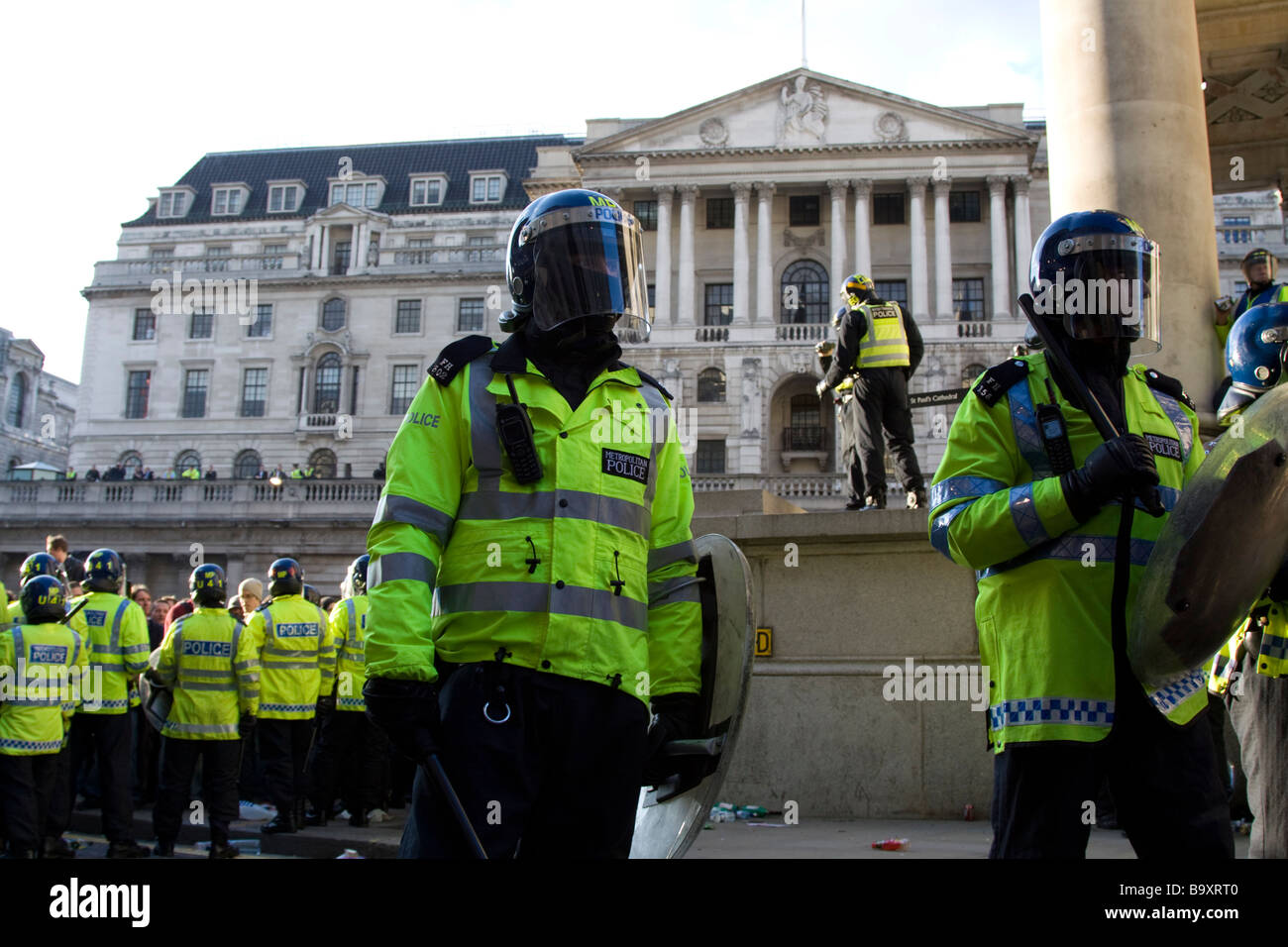 Riot Police at G20 summit protests outside Bank of England City of ...