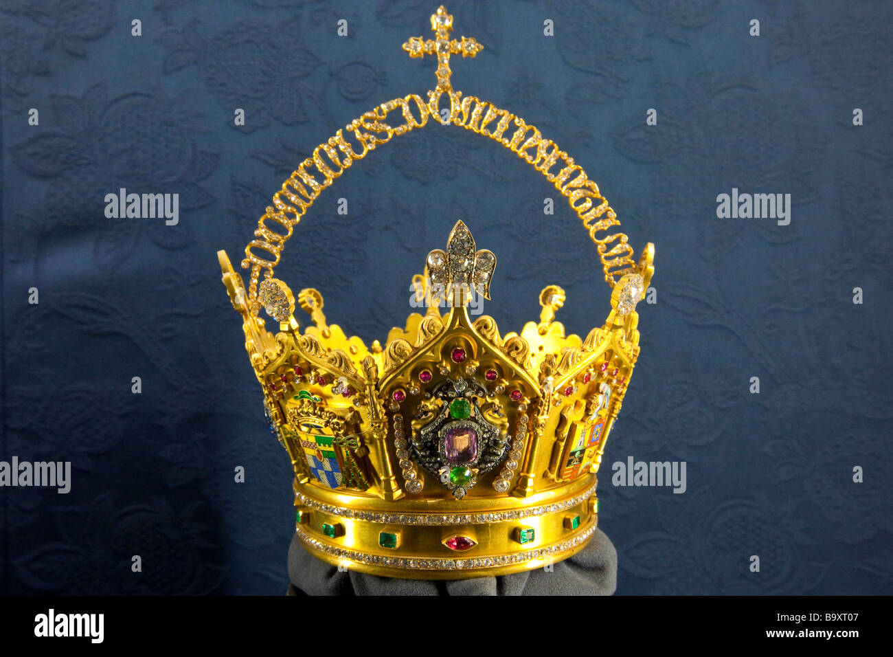 Jesus Gold Crown