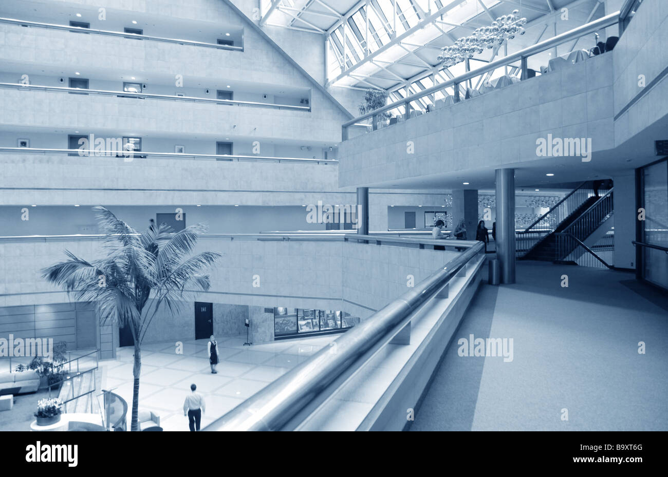 Store security column hi-res stock photography and images - Alamy