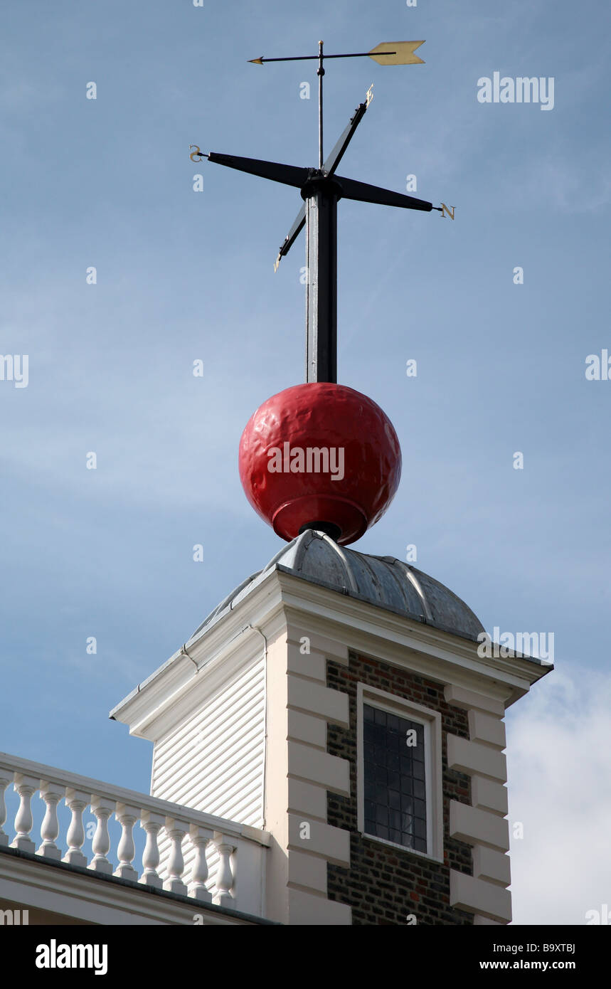 Red ball greenwich hi-res stock photography and images - Alamy