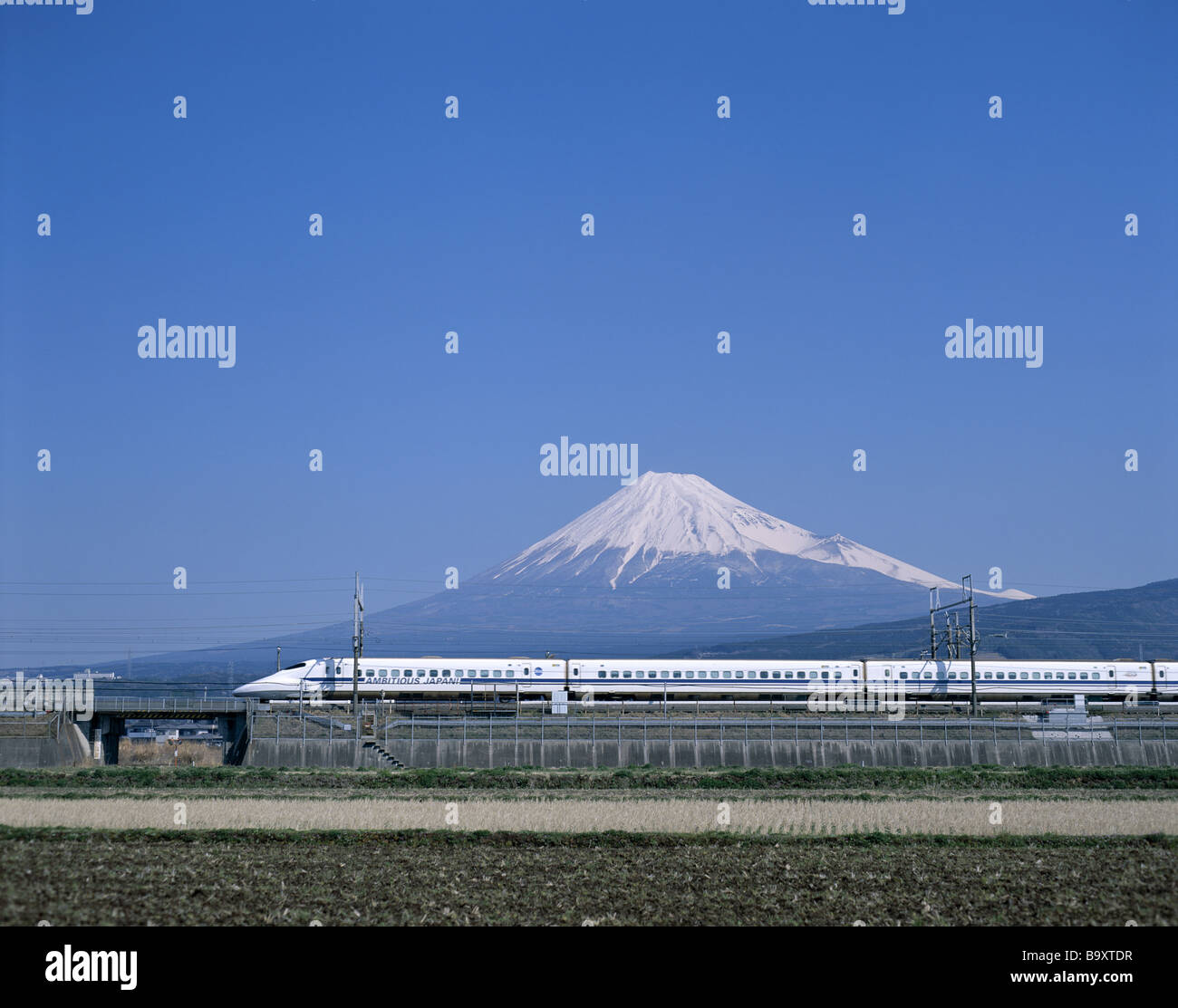 Shinkansen mt fuji hi-res stock photography and images - Alamy