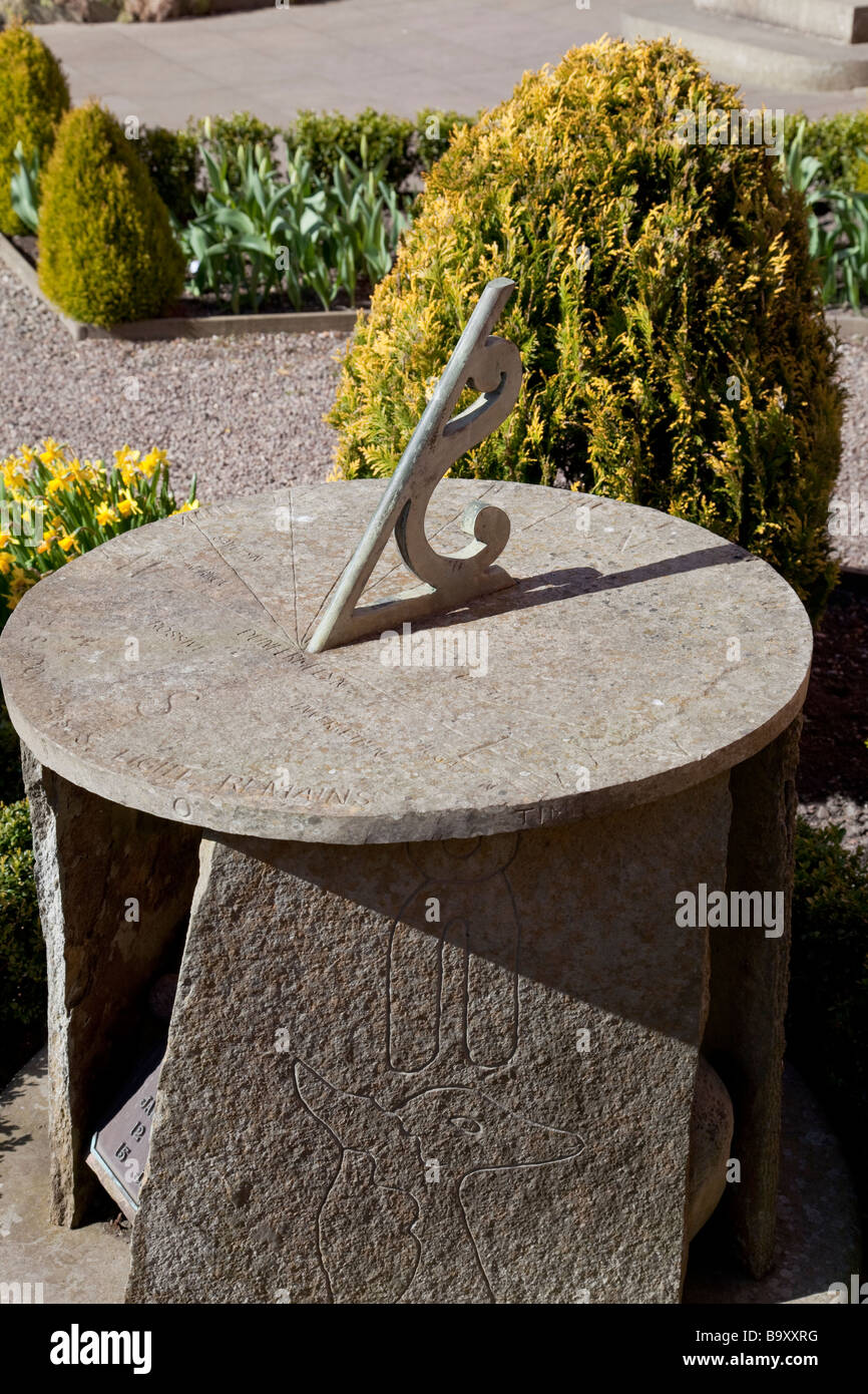 Sundial time clock hi-res stock photography and images - Alamy