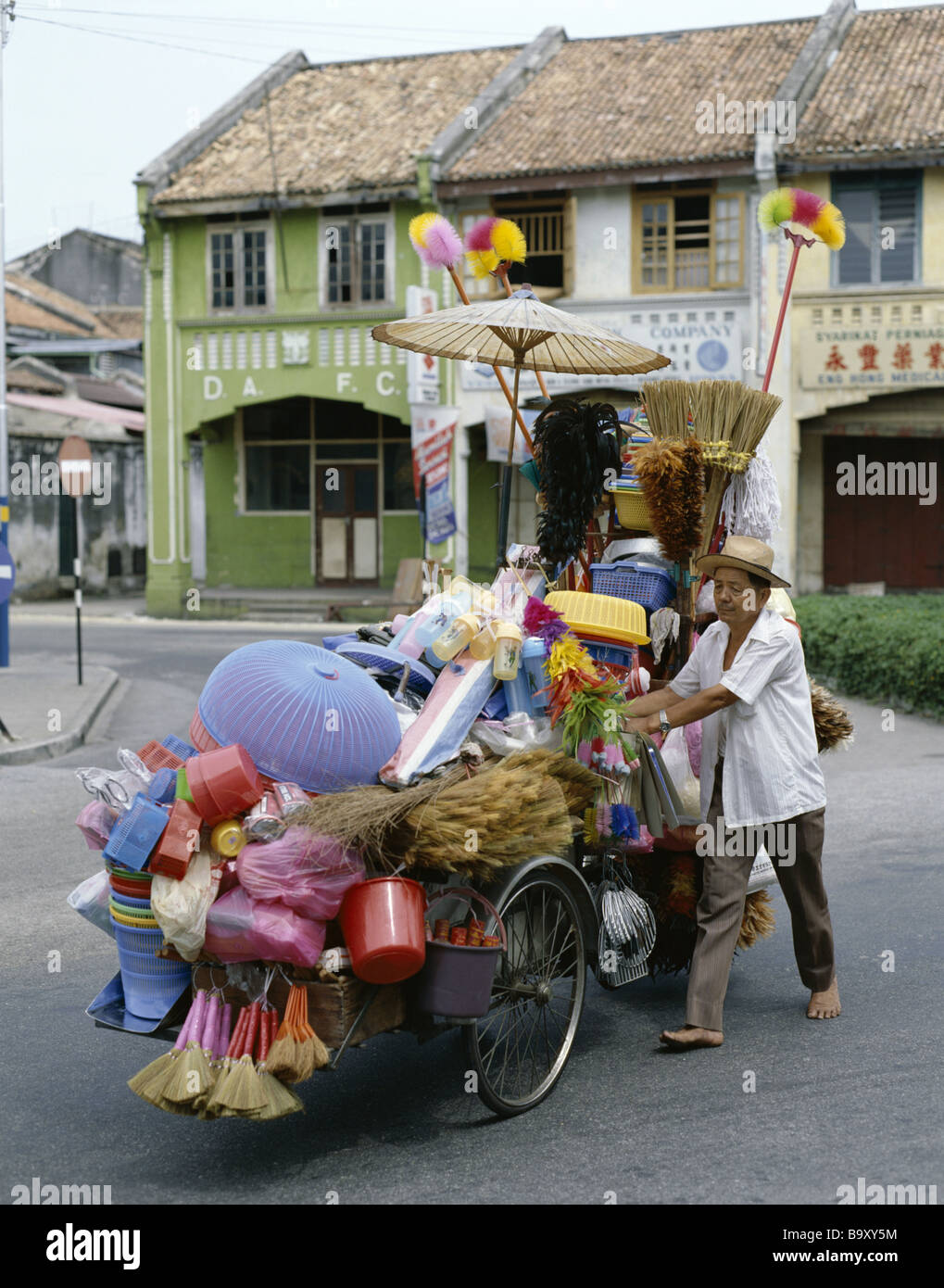 Hawker carts hi-res stock photography and images - Alamy
