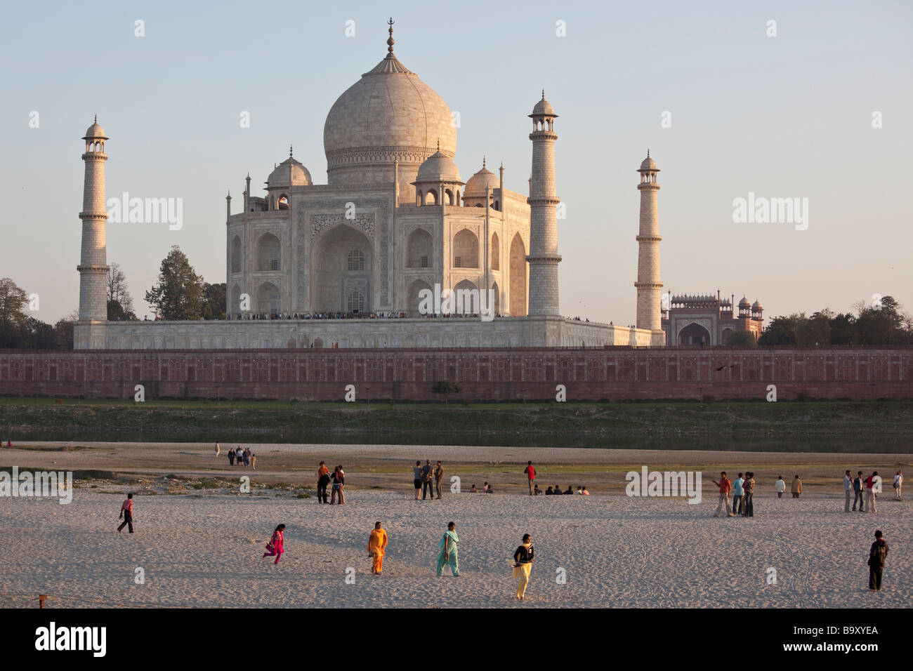 Backside of taj mahal hi-res stock photography and images - Alamy