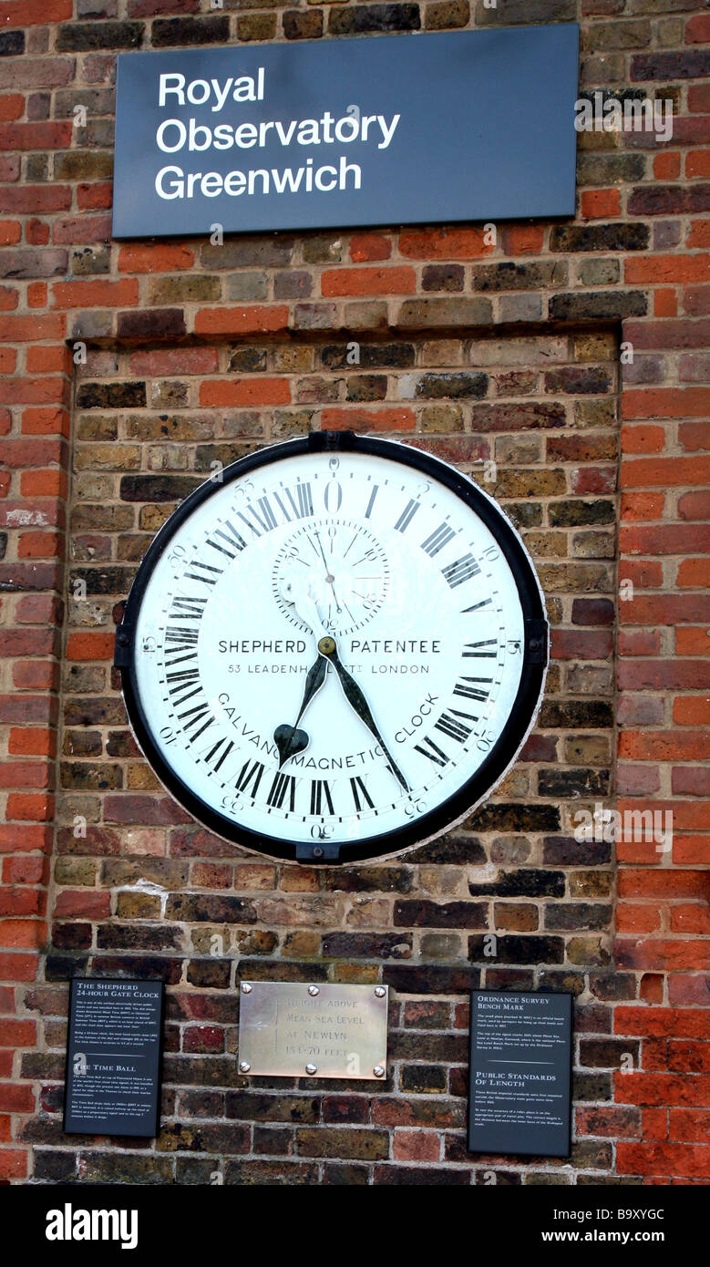24 hour clock hi-res stock photography and images - Alamy