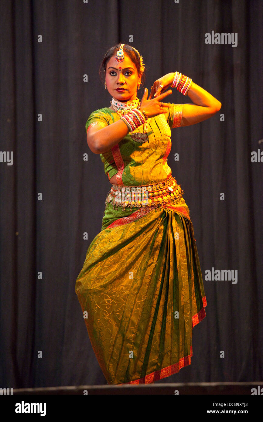 India dancing delhi india hi-res stock photography and images - Alamy