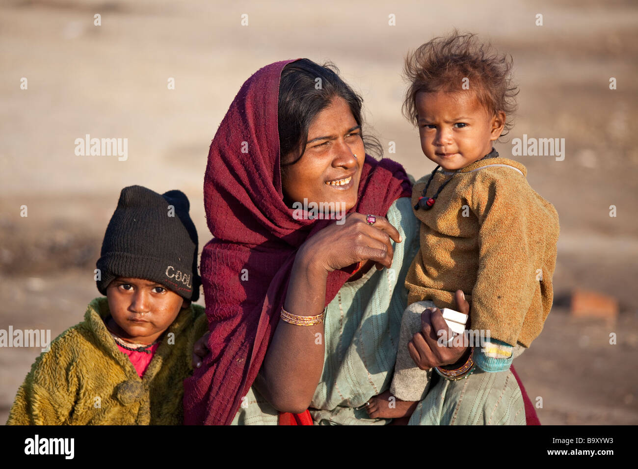 Indian homeless family hi-res stock photography and images - Alamy