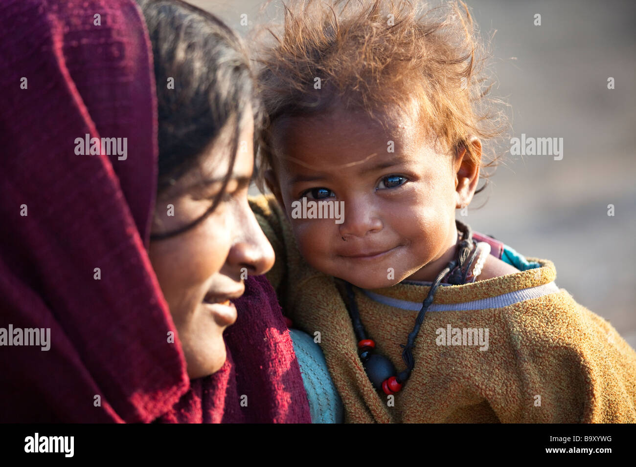 Homeless Mother and Baby in Delhi India Stock Photo - Alamy
