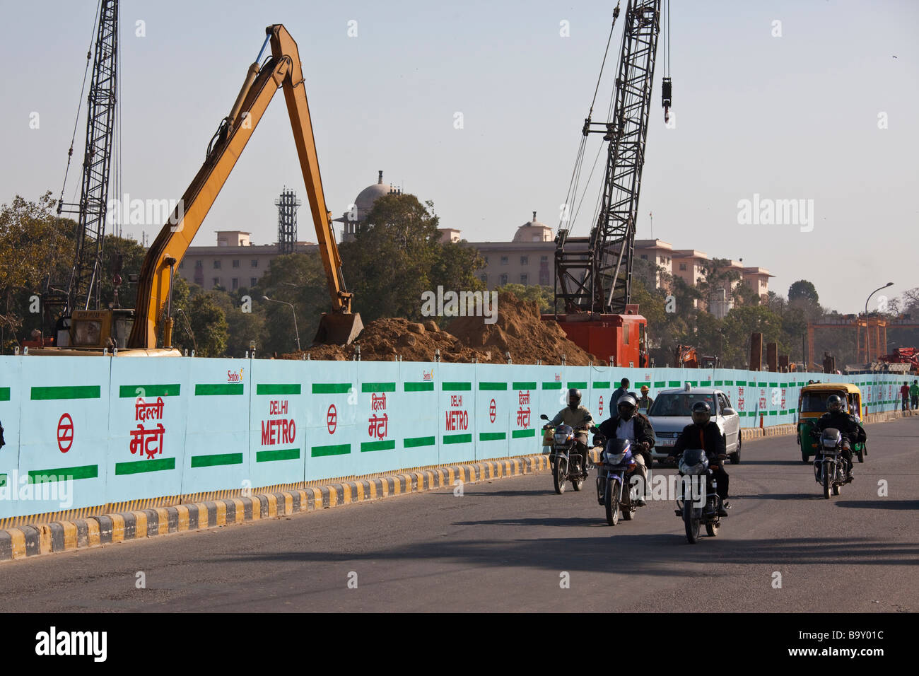 Construction Delhi Metro In Delhi High Resolution Stock Photography and ...