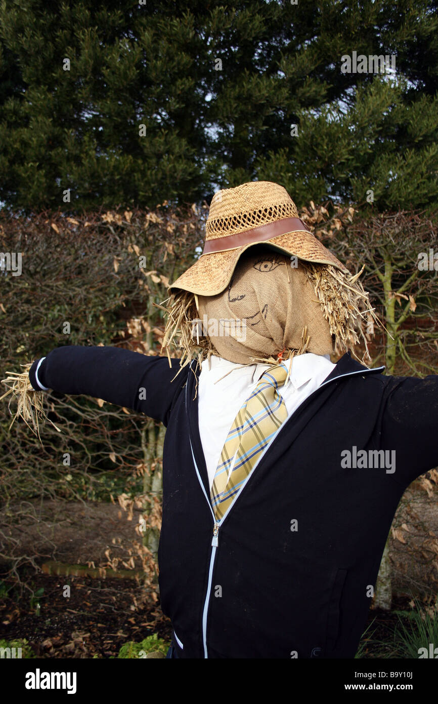 SCARECROW WITHIN THE RHS GARDEN AT HYDE HALL ESSEX Stock Photo - Alamy