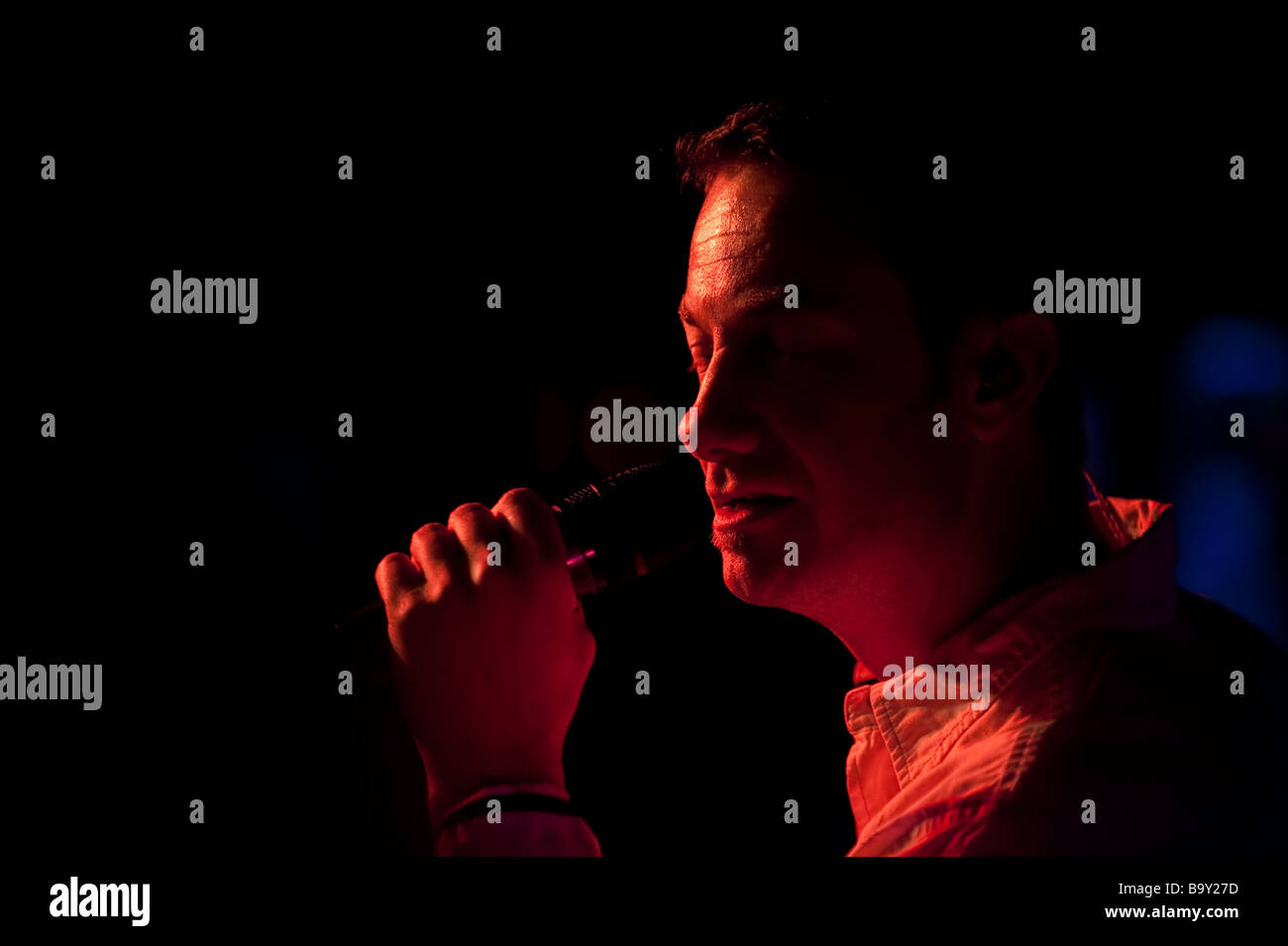 Sining hi-res stock photography and images - Alamy