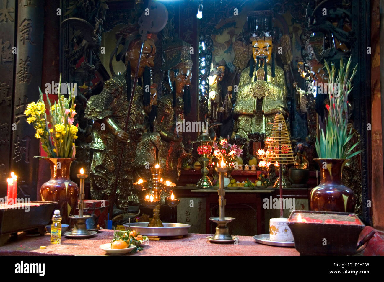 Interior of the Jade Emperor Pagoda Buddhist temple in Ho Chi Minh City ...