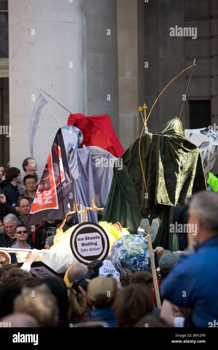 Dead canary hi-res stock photography and images - Alamy