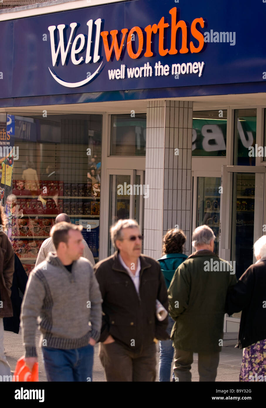 Wellworths store, South Street, Dorchester UK. Nicknamed 'Wellies' the ...