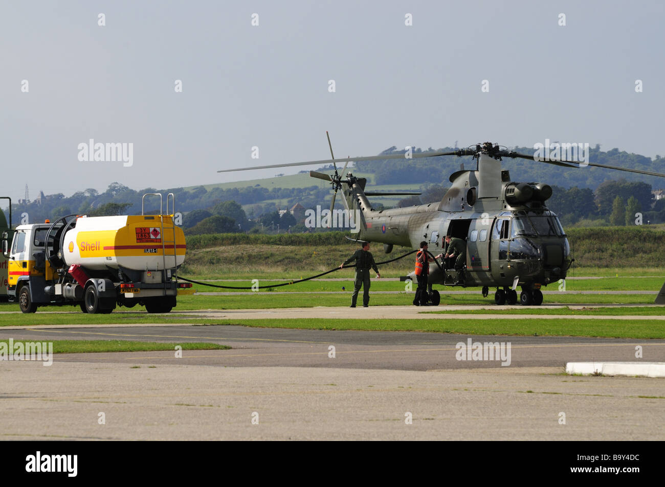 RAF Super Puma Helicopter refueling Stock Photo - Alamy