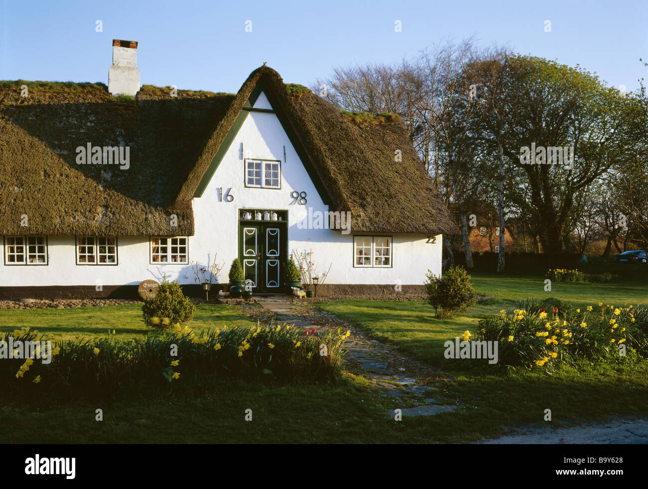 Roof has reed covering hi-res stock photography and images - Alamy