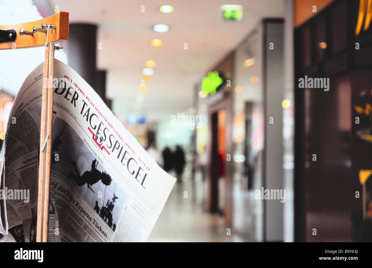 Information desk and train station hi-res stock photography and images ...