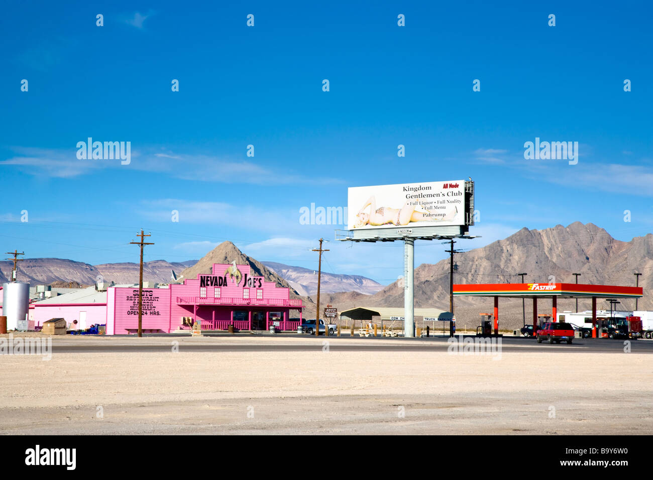 landscape and remote gas station and club in Nevada USA Stock Photo - Alamy
