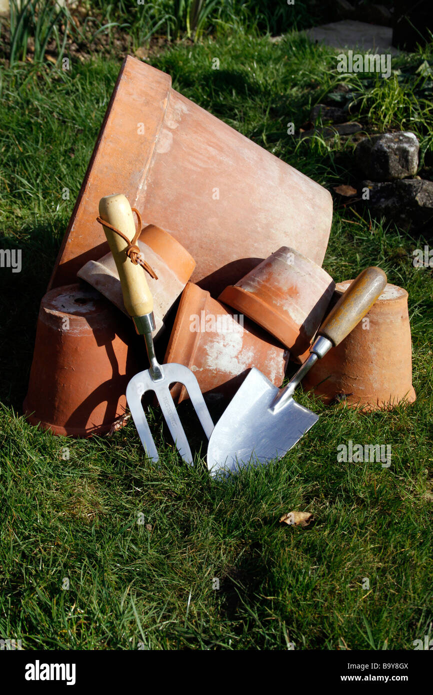 TERRACOTTA POTS WITH HAND TOOLS Stock Photo - Alamy
