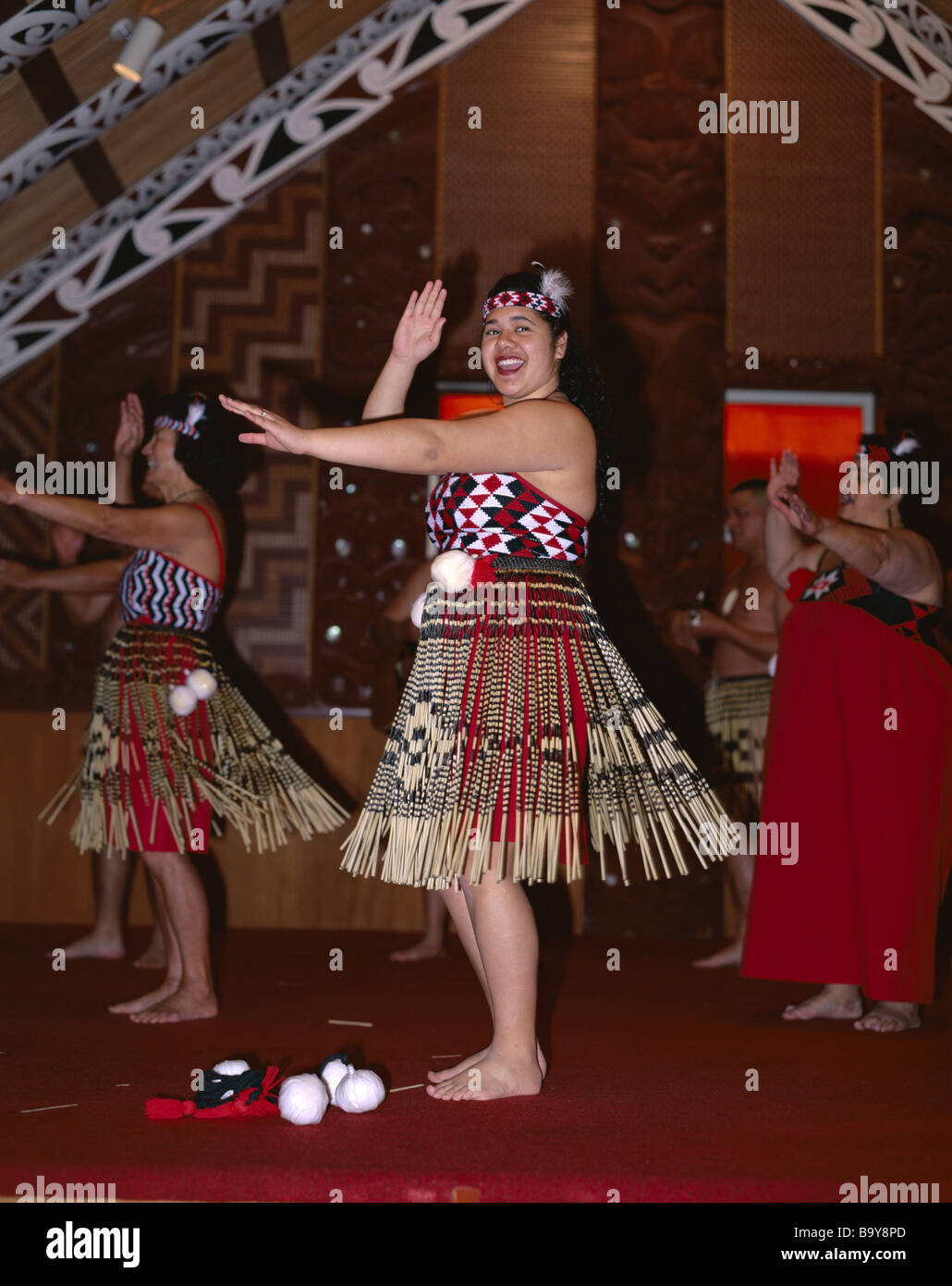 Traditional maori clothes hi-res stock photography and images - Alamy