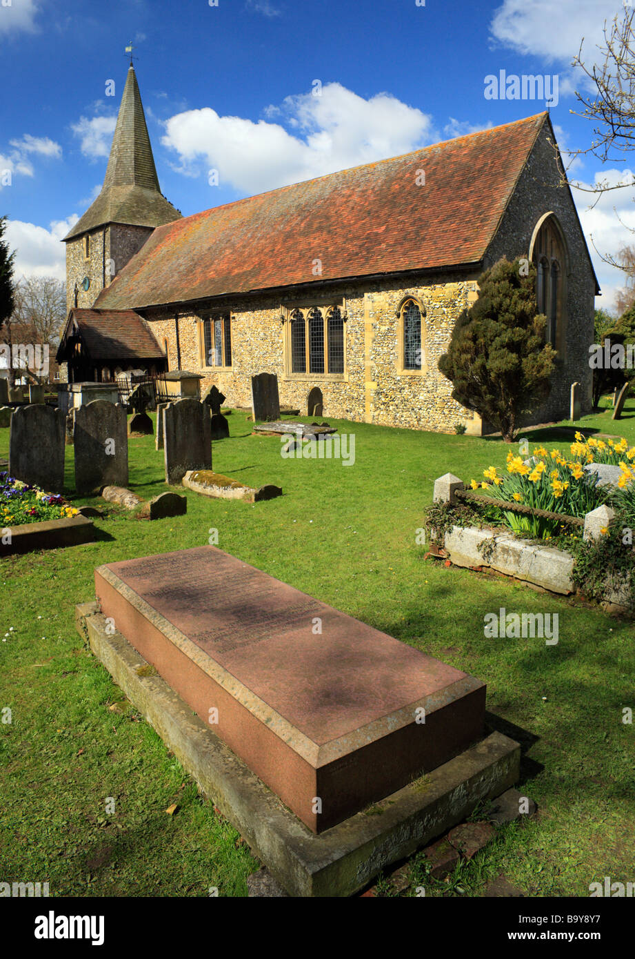 Grave of Charles Darwin's wife Emma Darwin. St Marys church, Downe ...
