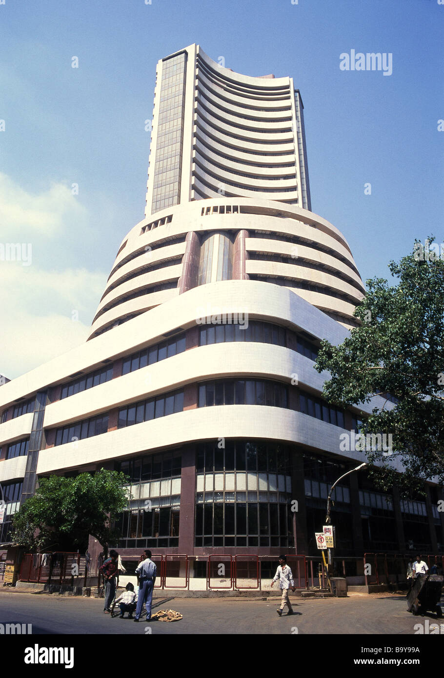 Mumbai dalal street hi-res stock photography and images - Alamy