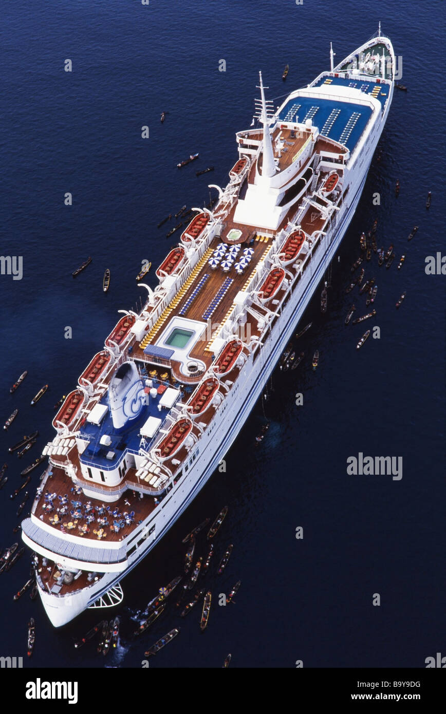 Deep sea sailing ships hi-res stock photography and images - Alamy